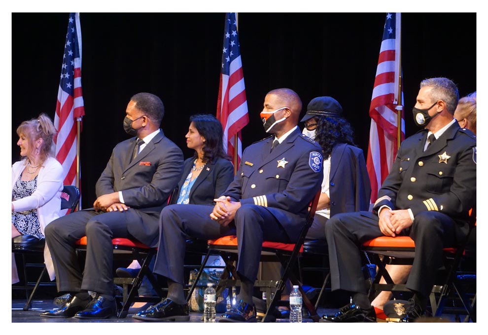 Aurora police Chief and Deputy Chief, Badge of honor – The Voice