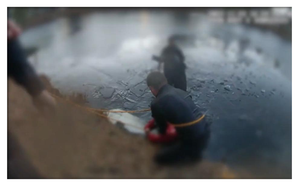 Aurora police officers, firefighters, save boy, woman, from drowning ...