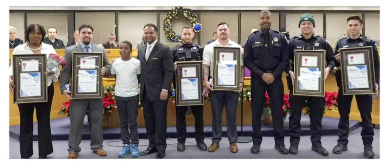 Aurora City Council: Mayor’s Award of Valor presented – The Voice