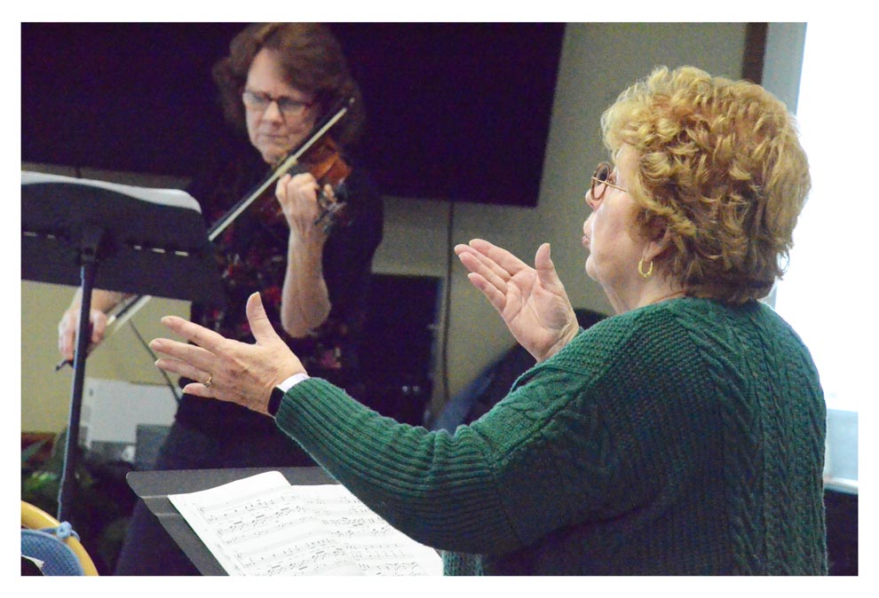 Sue Gilla directs Oswego Senior Singers at Wedgewood Manor in ...
