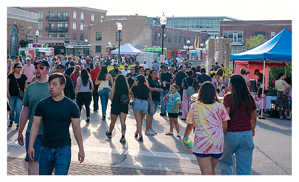 Food fans fill festival : Aurora Summer Food Truck Festival – The Voice