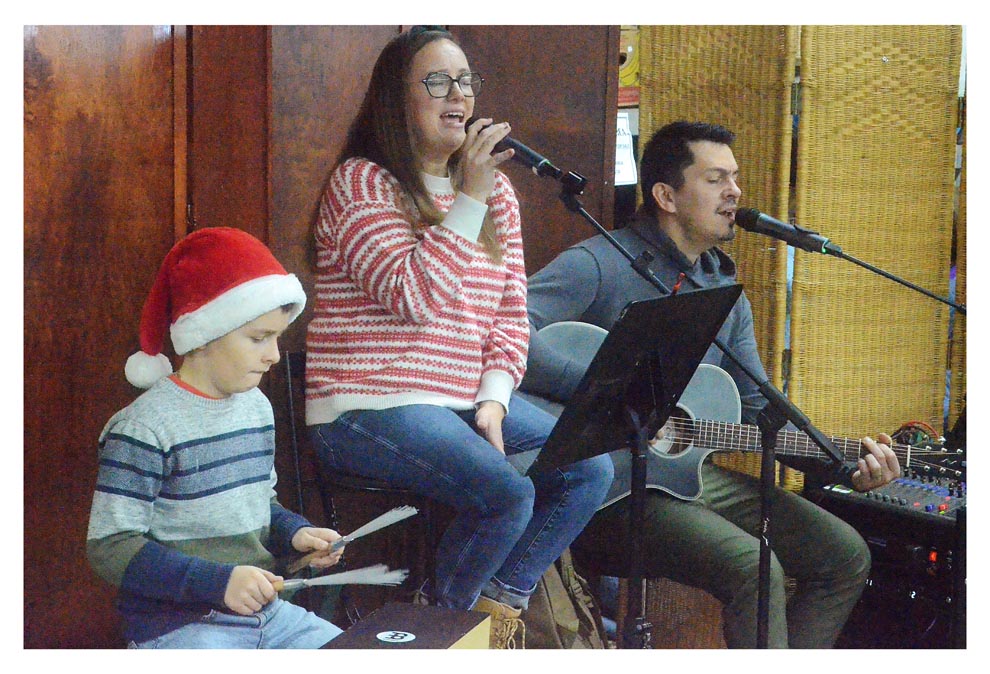 Sommerville family sings at Hope Chest resale store in Aurora – The Voice